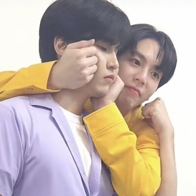 ทำไมมึงไม่คบกันให้จบๆ/uppoom: ฟิค Boy Love (แชท)