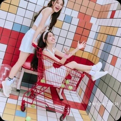 assuming🔪🪄🎭: ฟิค Girl Love (แชท)