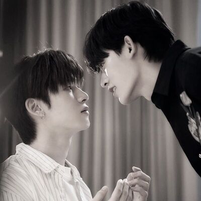 ภาคภูมิ|PoTeetee: นิยาย Boy Love Lovely Room (แชท)