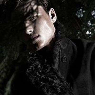 Rowan หนึ่งใจรักสัมผัสร้อน: นิยายโรมานซ์