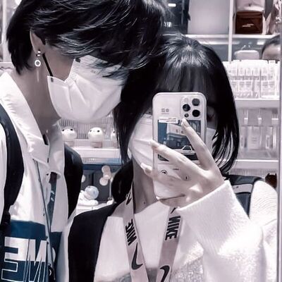 ส่งรูป #sanzu x rindou x y/n x ran x hanma: ฟิค Girl Love (แชท)