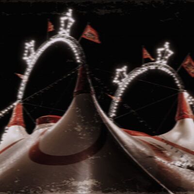 The Red Grin.: สืบสวน