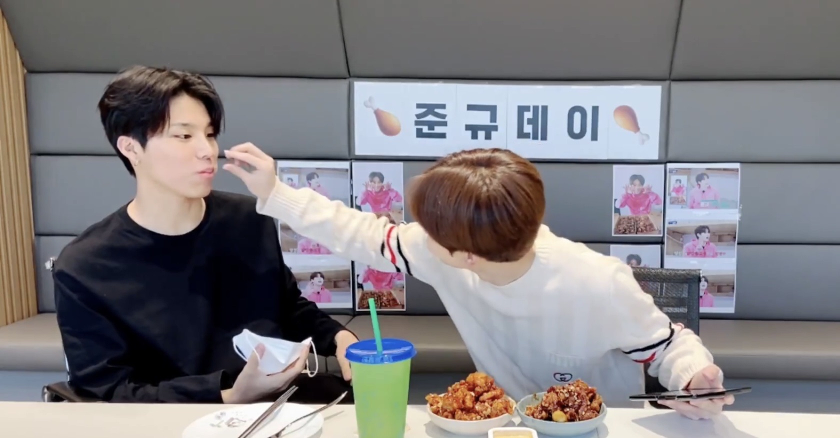 junnk @readawrite.com